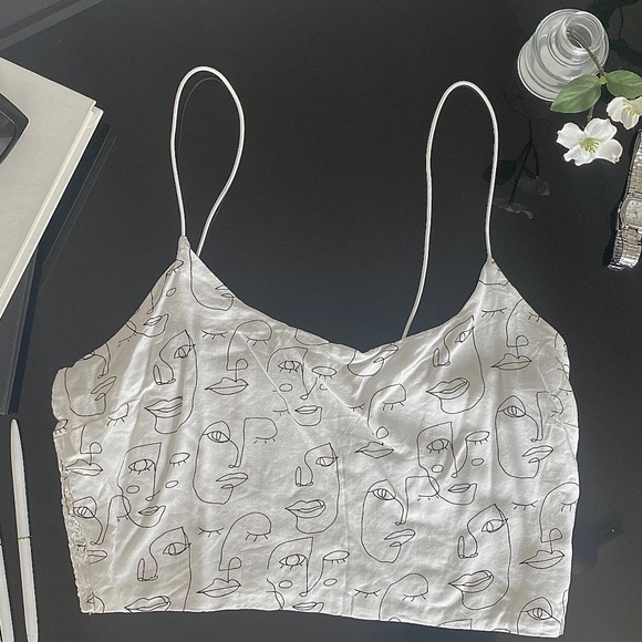 Kendall & Kylie | Tops | White Top Black Line Drawing Of Face | Poshmark